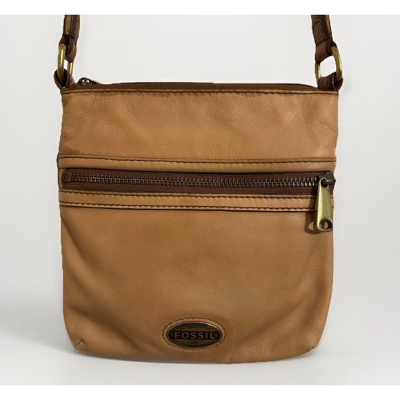 Fossil | Bags | Fossil Explorer Leather Crossbody Bag Purse Zip Butter ...